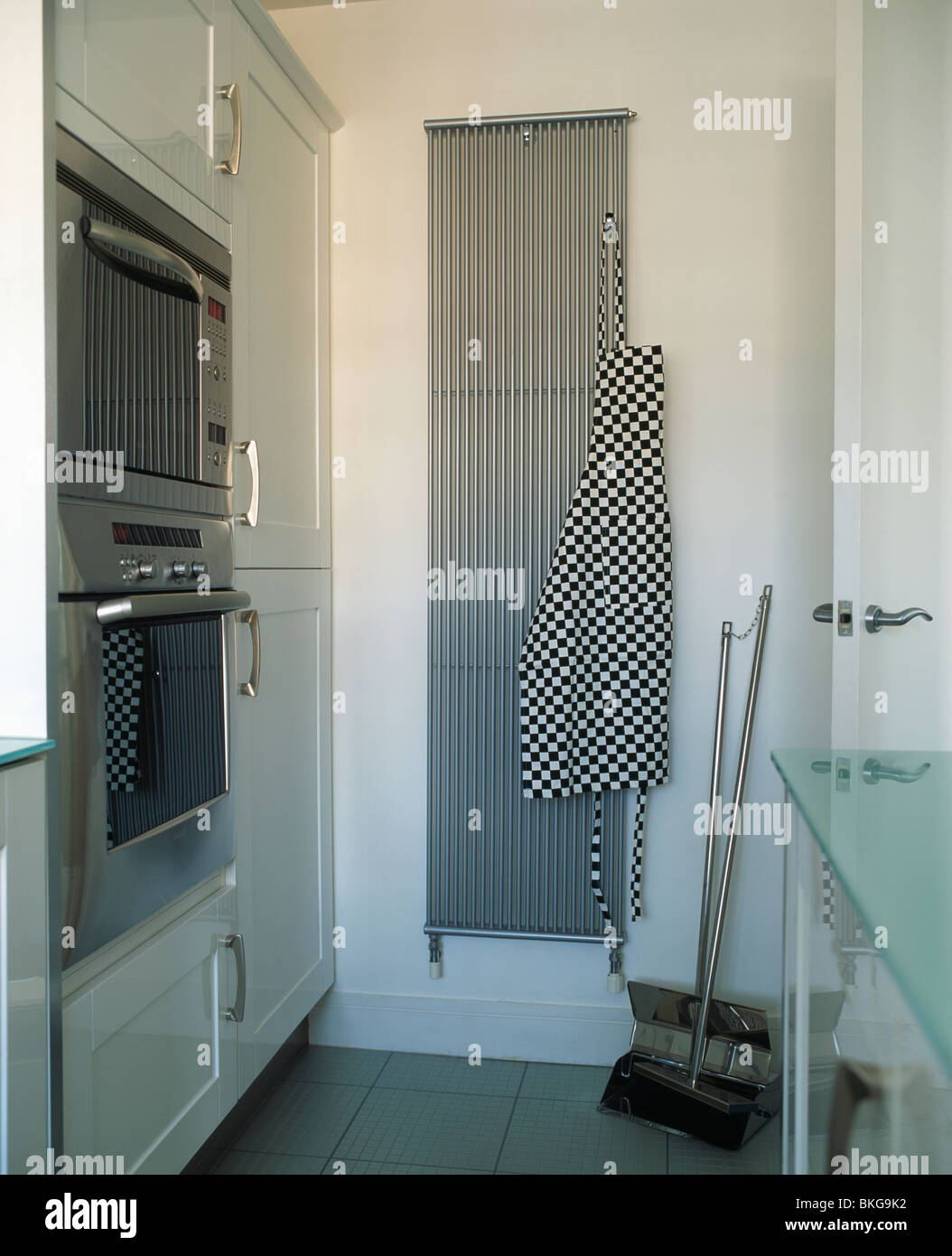 Moderni radiatori in acciaio immagini e fotografie stock ad alta ...