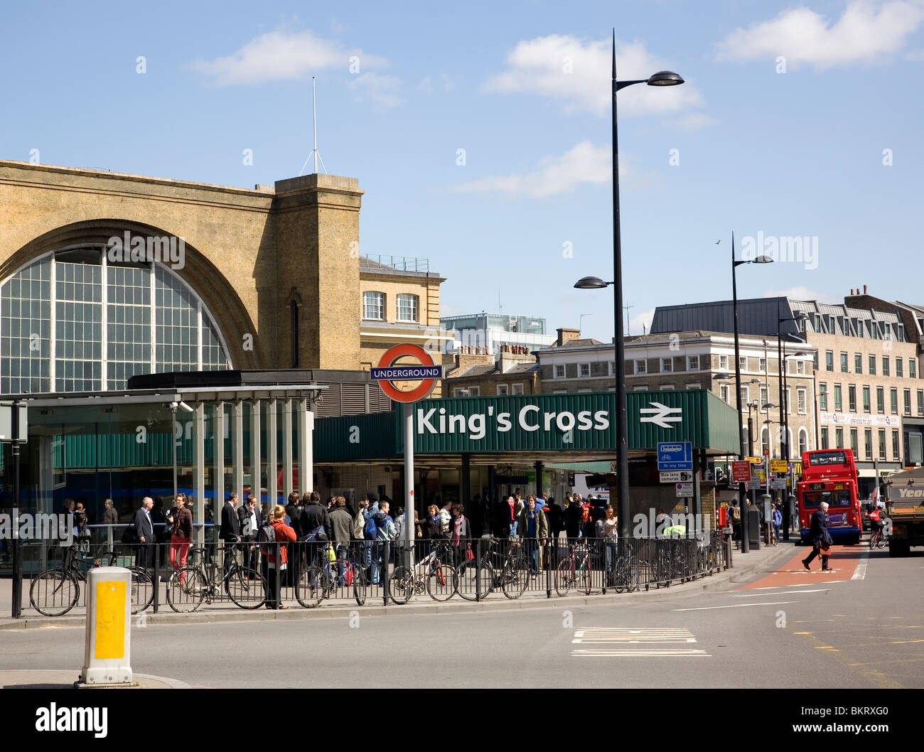Cartello della stazione della metropolitana di kings cross immagini e ...