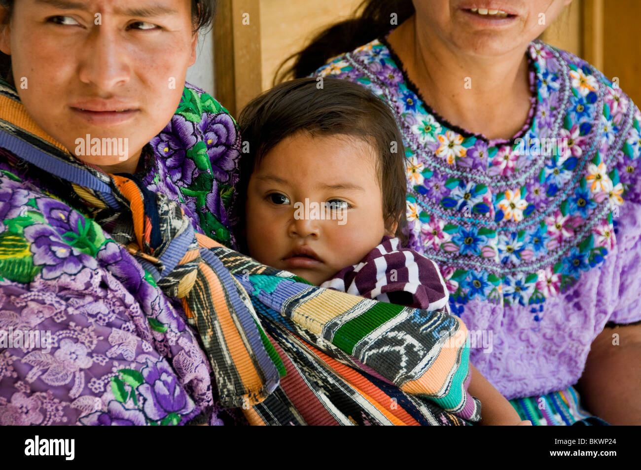 Donne e bambini maya guatemaltechi immagini e fotografie stock ad alta ...