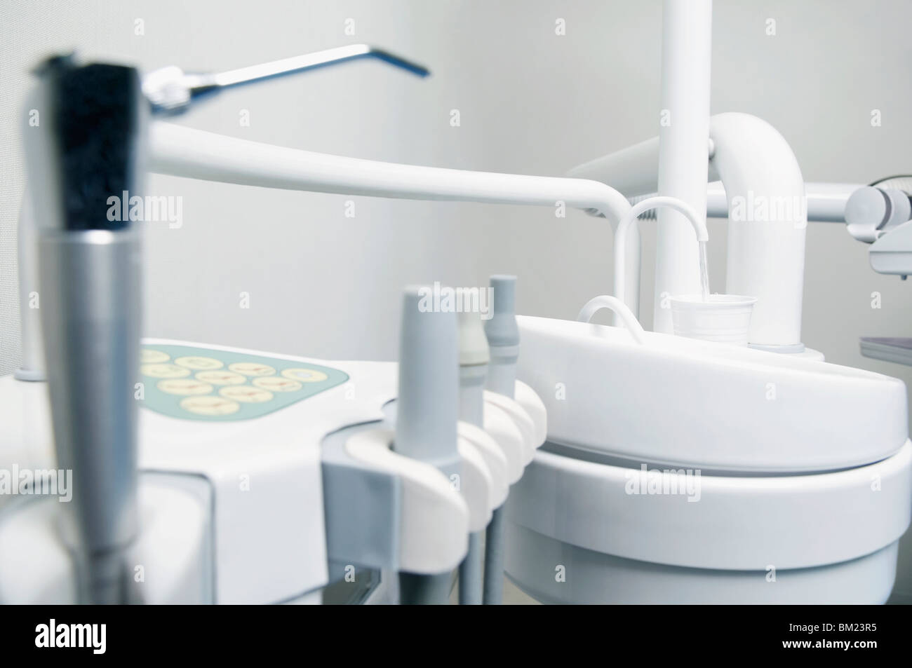 Dental cuspidor immagini e fotografie stock ad alta risoluzione - Alamy