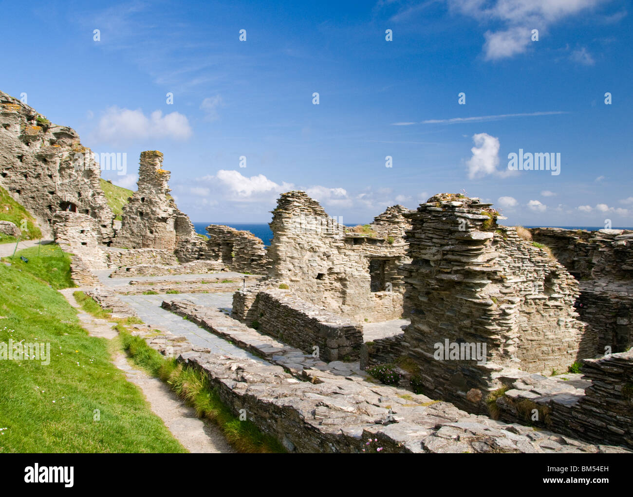 Il castello di Tintagel in Cornovaglia, Inghilterra, supposta posizione ...