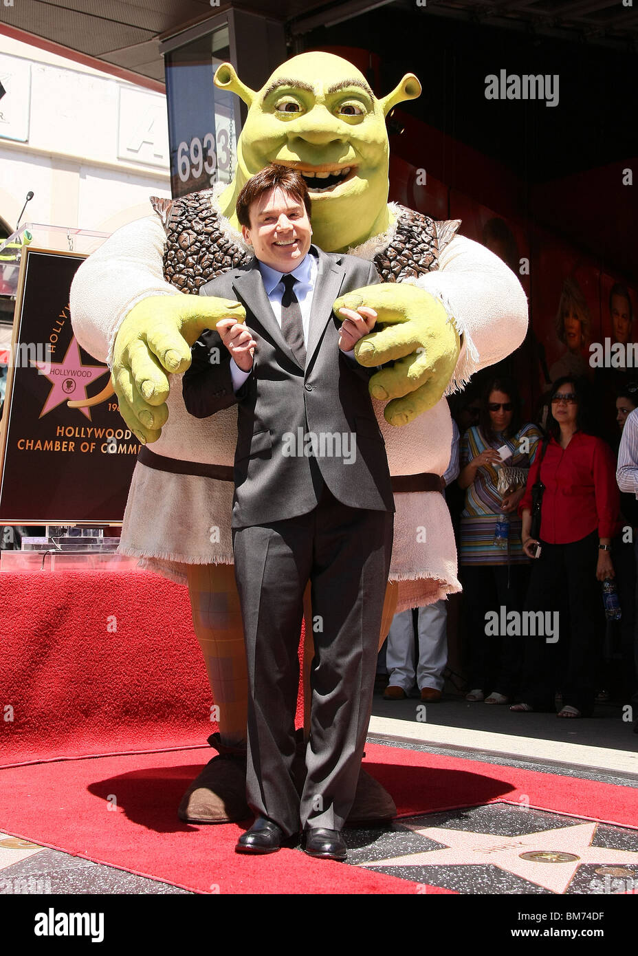 MIKE MYERS SHREK SHREK onorato con una stella sulla Hollywood Walk of ...