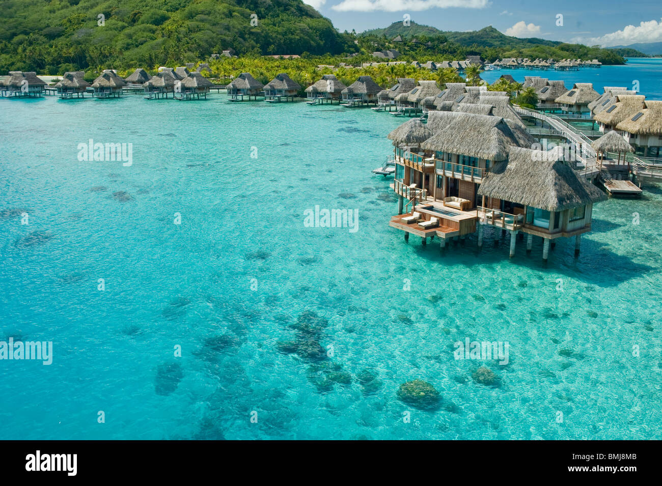 Bungalow Overwater di Hilton Bora Bora Nui Resort hotel in Isola di ...