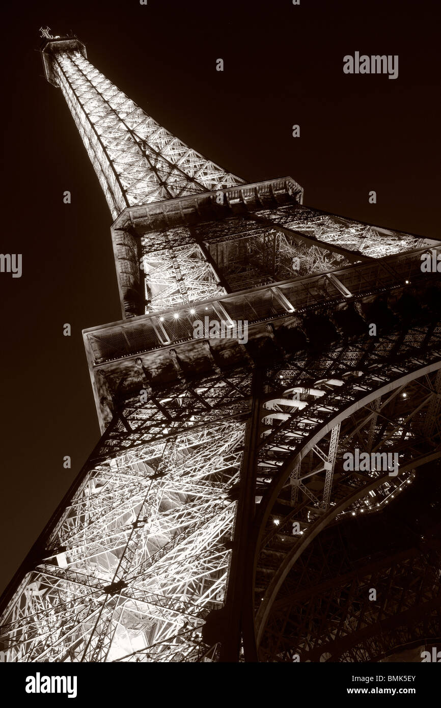 Torre eiffel bianco e nero immagini e fotografie stock ad alta ...