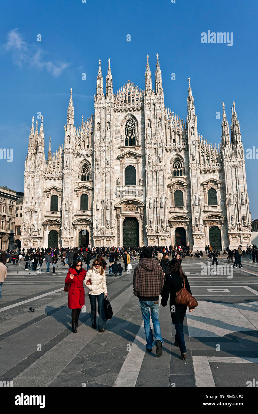 La cattedrale gotica del duomo di milano immagini e fotografie stock ad ...