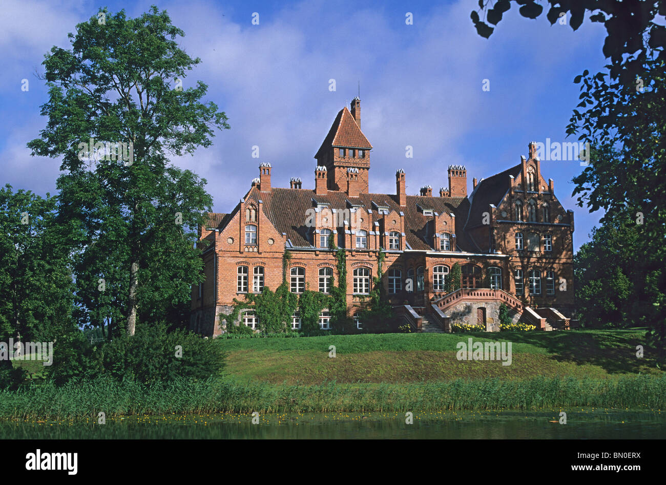 Tukuma jaunmoku pils castle immagini e fotografie stock ad alta ...