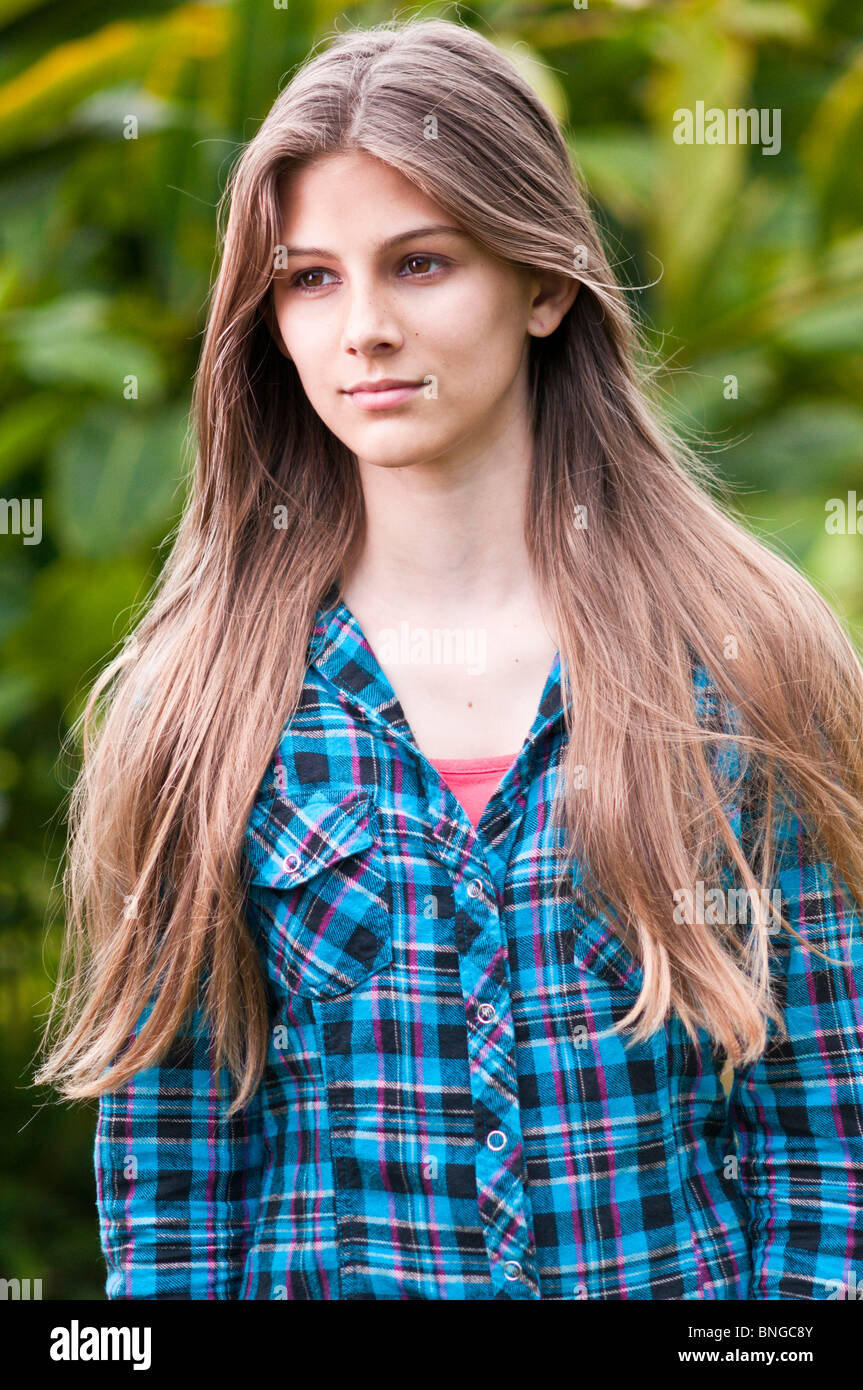 Ragazza di 13 anni immagini e fotografie stock ad alta risoluzione - Alamy