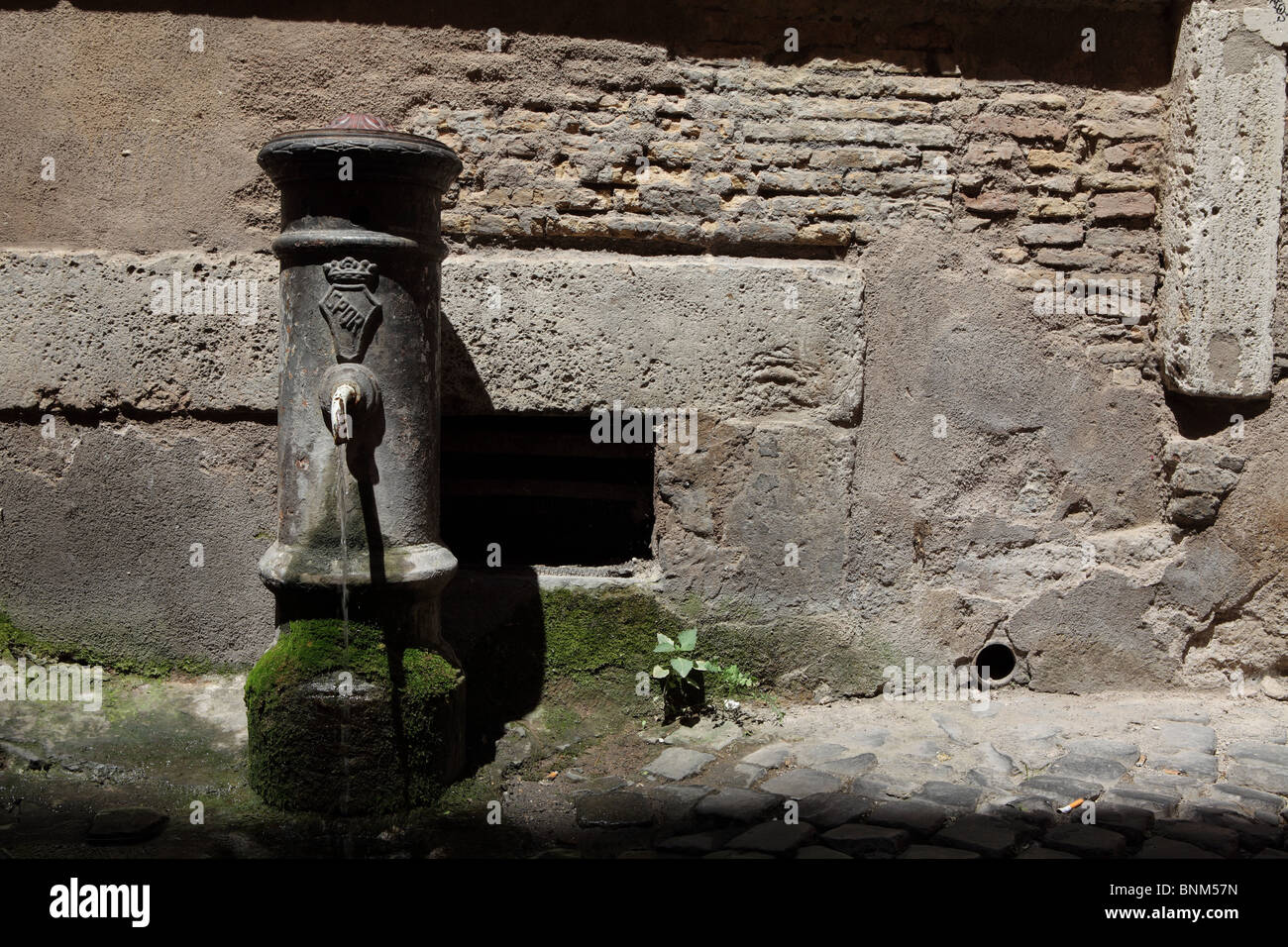Nasoni roma immagini e fotografie stock ad alta risoluzione - Alamy