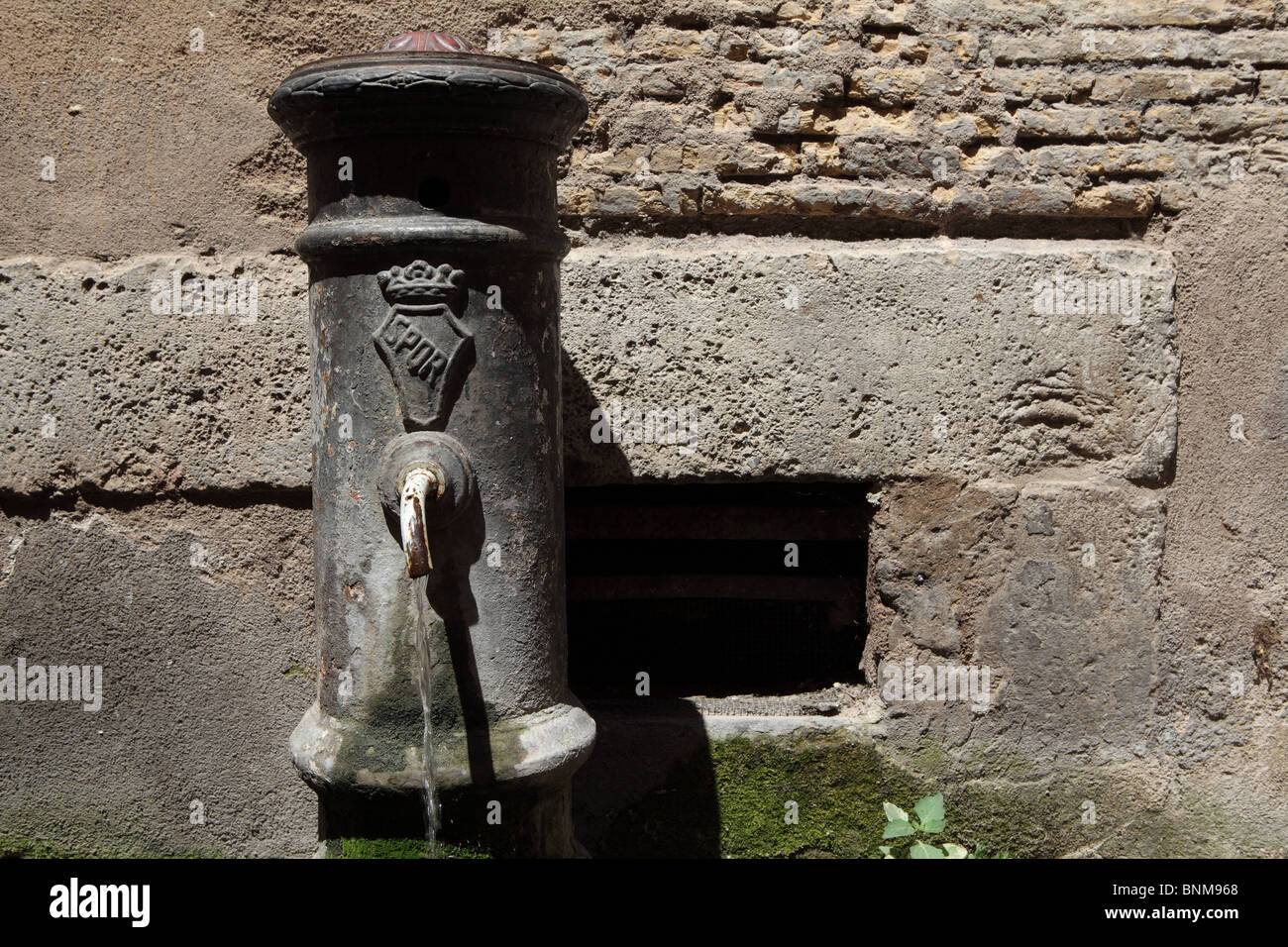 Nasoni roma immagini e fotografie stock ad alta risoluzione - Alamy