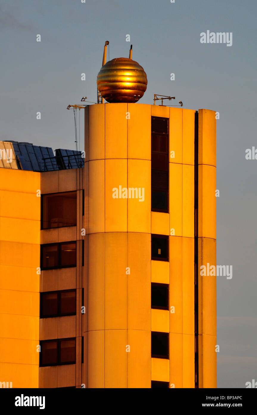 Container tower immagini e fotografie stock ad alta risoluzione - Alamy