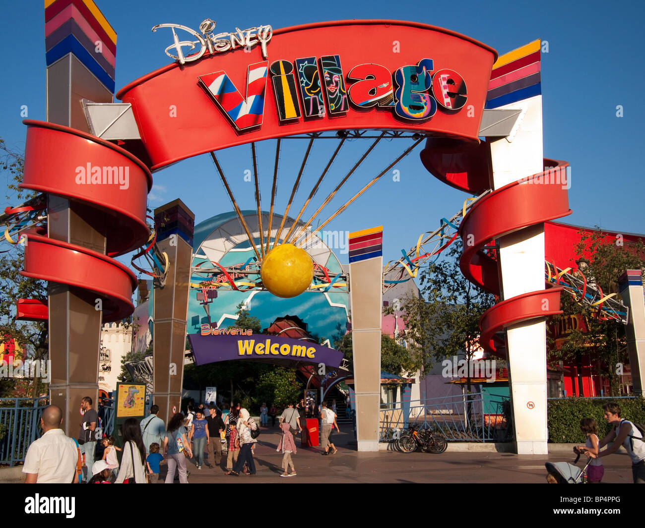 Parco a tema disneyland disney parigi francia orizzontale immagini e ...