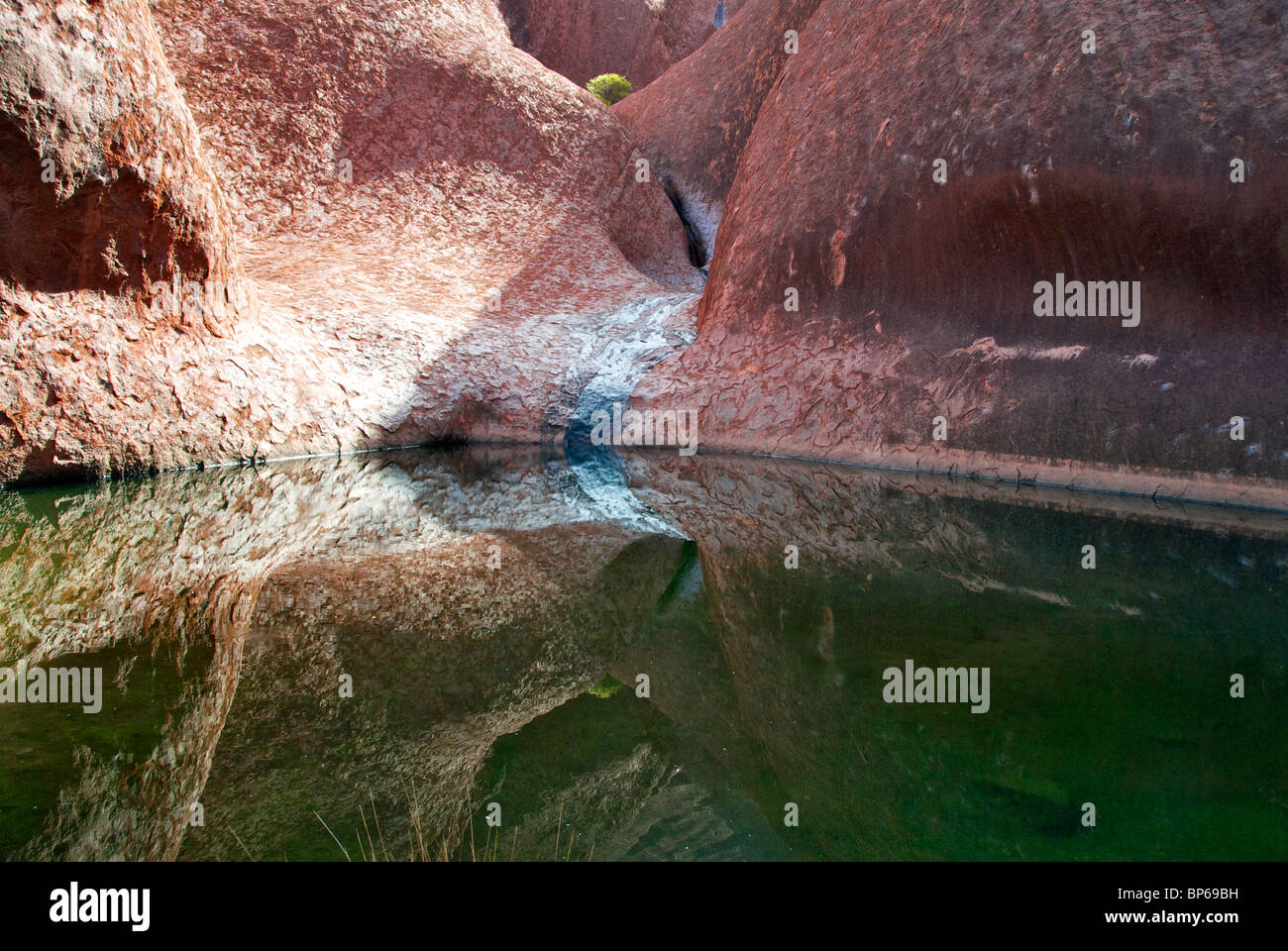 Mutitjulu waterhole immagini e fotografie stock ad alta risoluzione - Alamy