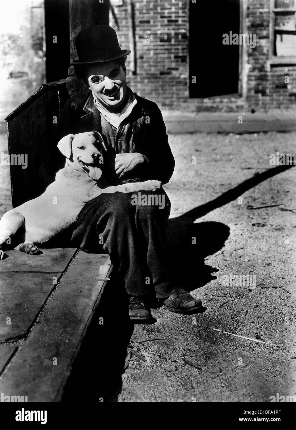 Charlie chaplin con il cane immagini e fotografie stock ad alta risoluzione - Alamy