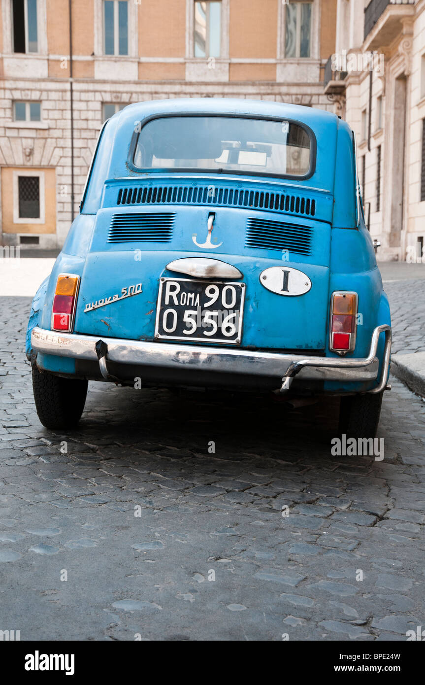 Italia fiat 500 vecchia tipica auto molto piccola italiana immagini e ...