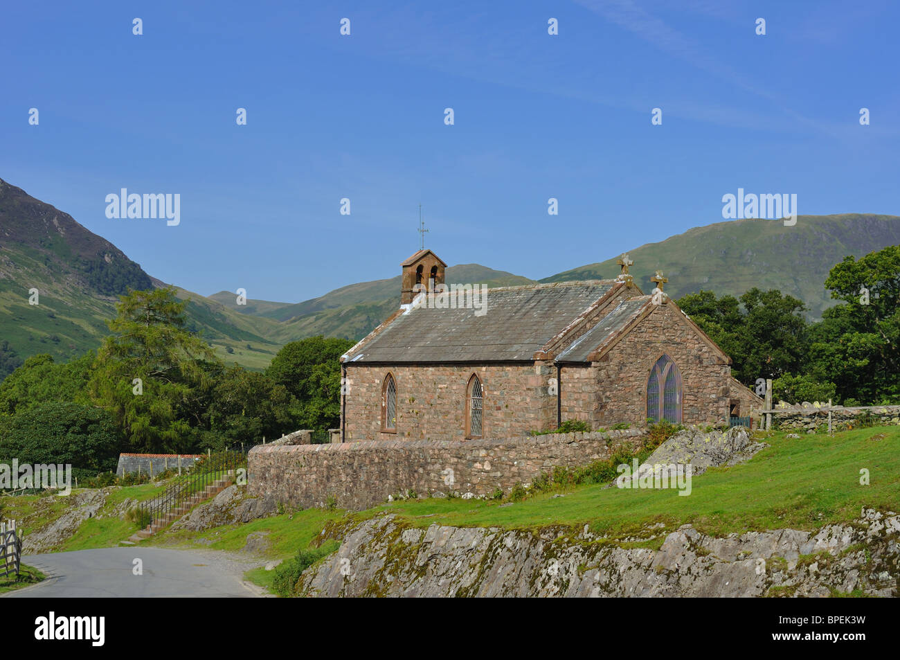La piccola chiesa di San Giacomo a Buttermere, risalente al 1884 e ...