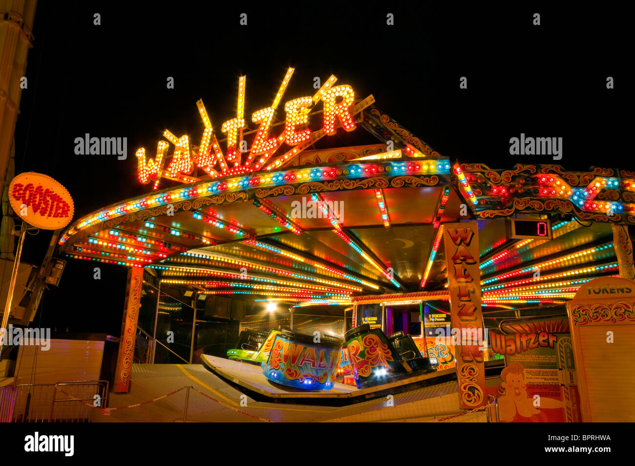 Fairground waltzer immagini e fotografie stock ad alta risoluzione - Alamy