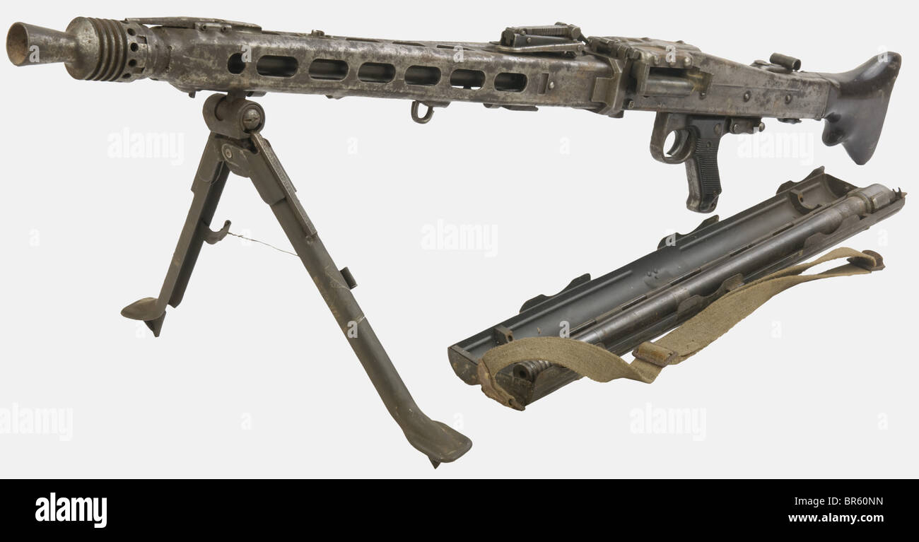 Una mitragliatrice MG 42 tedesca, calibro 7,92 x 57, numero di serie ...