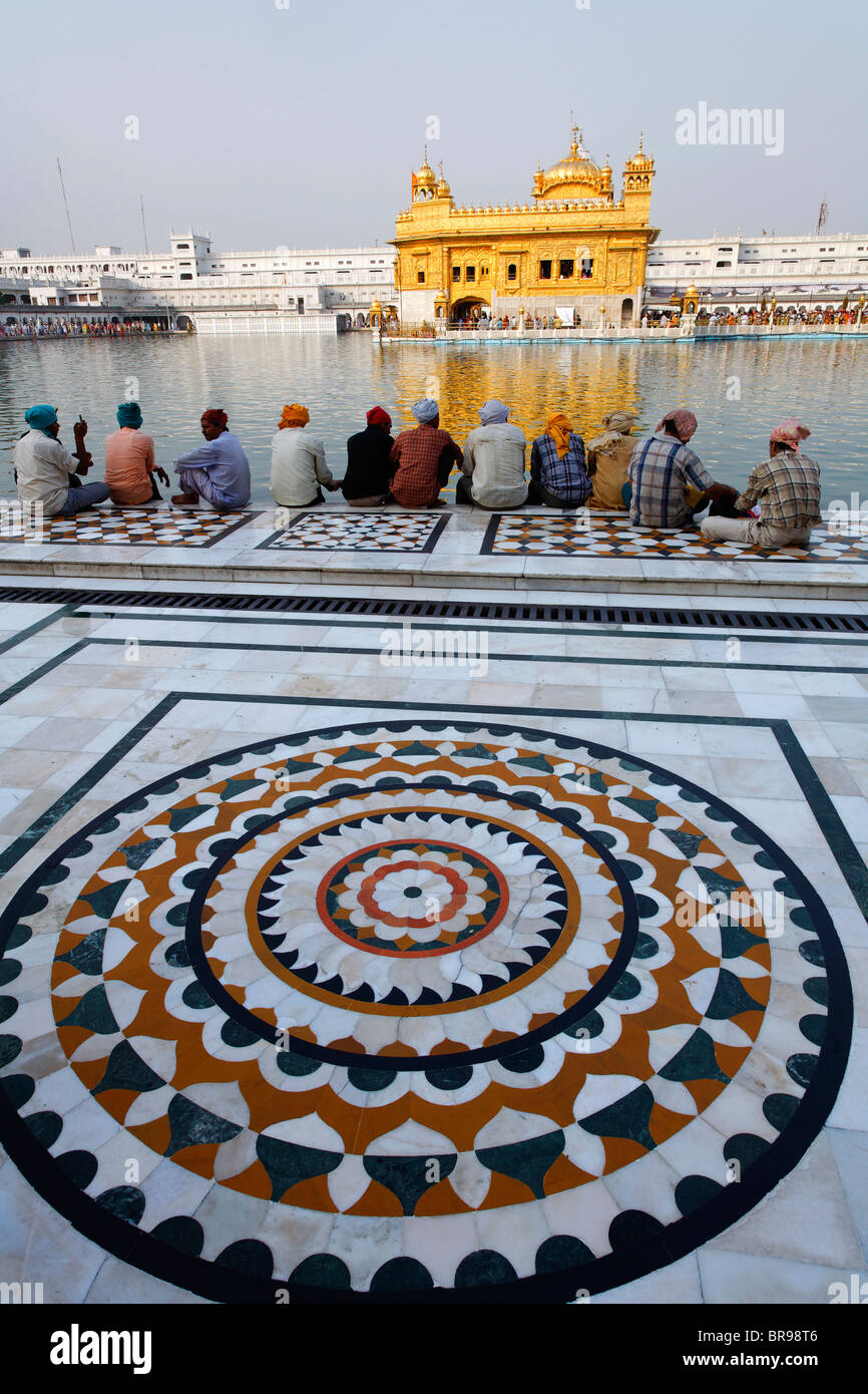 Golden temple amritsar immagini e fotografie stock ad alta risoluzione ...