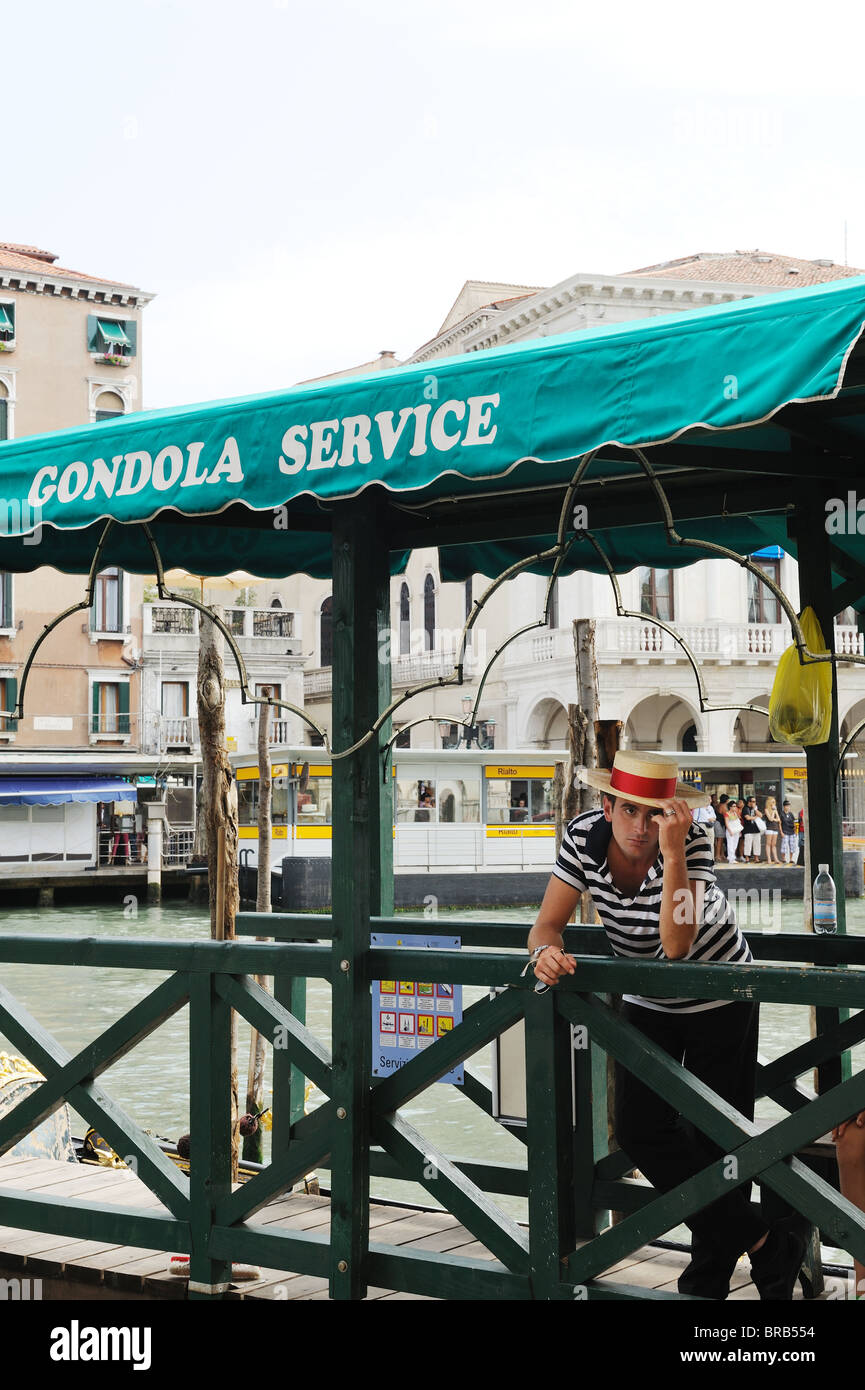 Uniforme da gondoliere immagini e fotografie stock ad alta risoluzione ...