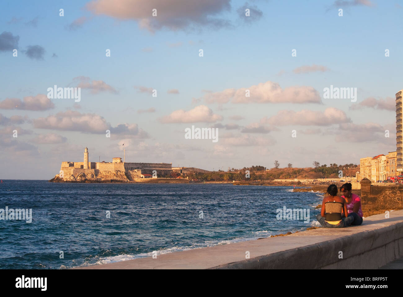 Malecon havana girls immagini e fotografie stock ad alta risoluzione ...