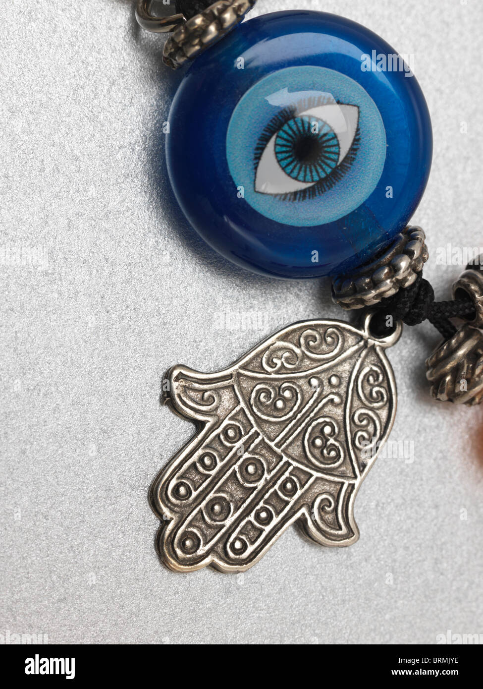 Hamsa hand amulet immagini e fotografie stock ad alta risoluzione - Alamy