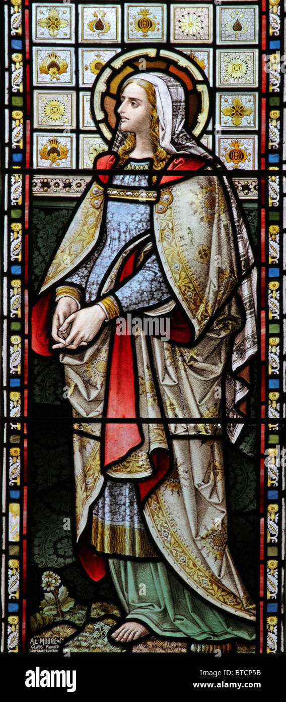 Una finestra di vetro colorato da A. L. Moore raffigurante Maria ...