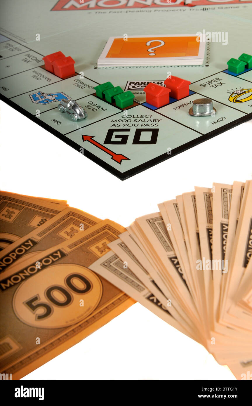 Monopoly game house money immagini e fotografie stock ad alta ...