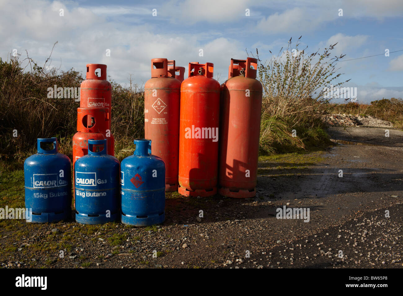 Calor gas canisters immagini e fotografie stock ad alta risoluzione - Alamy