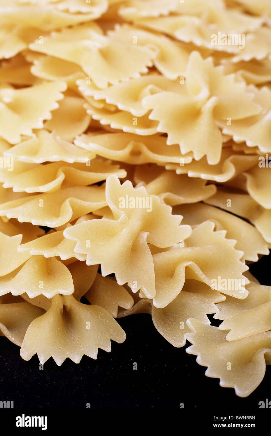 Forme di pasta di farfalla immagini e fotografie stock ad alta ...