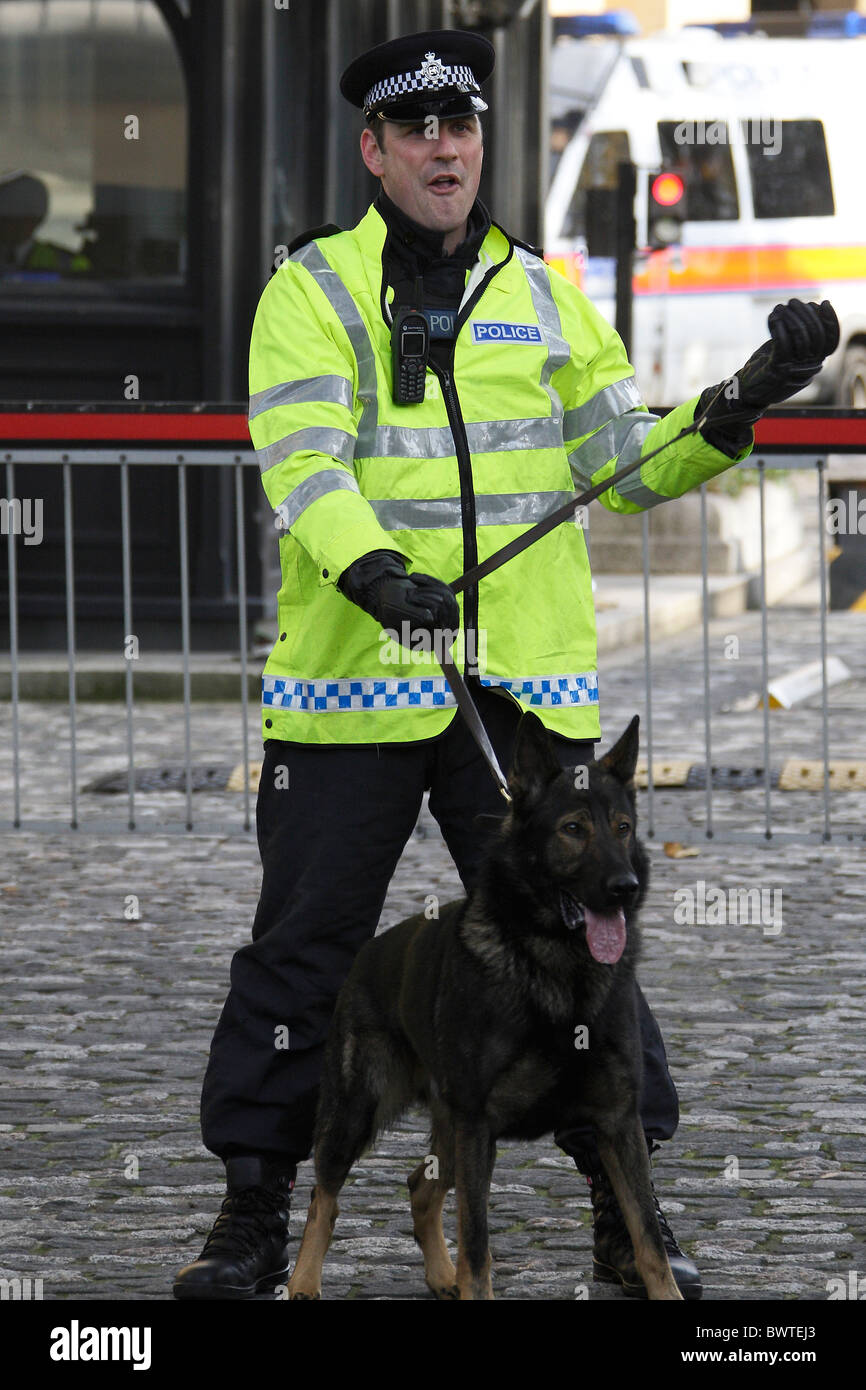 Polizia del conduttore di cani immagini e fotografie stock ad alta risoluzione - Alamy