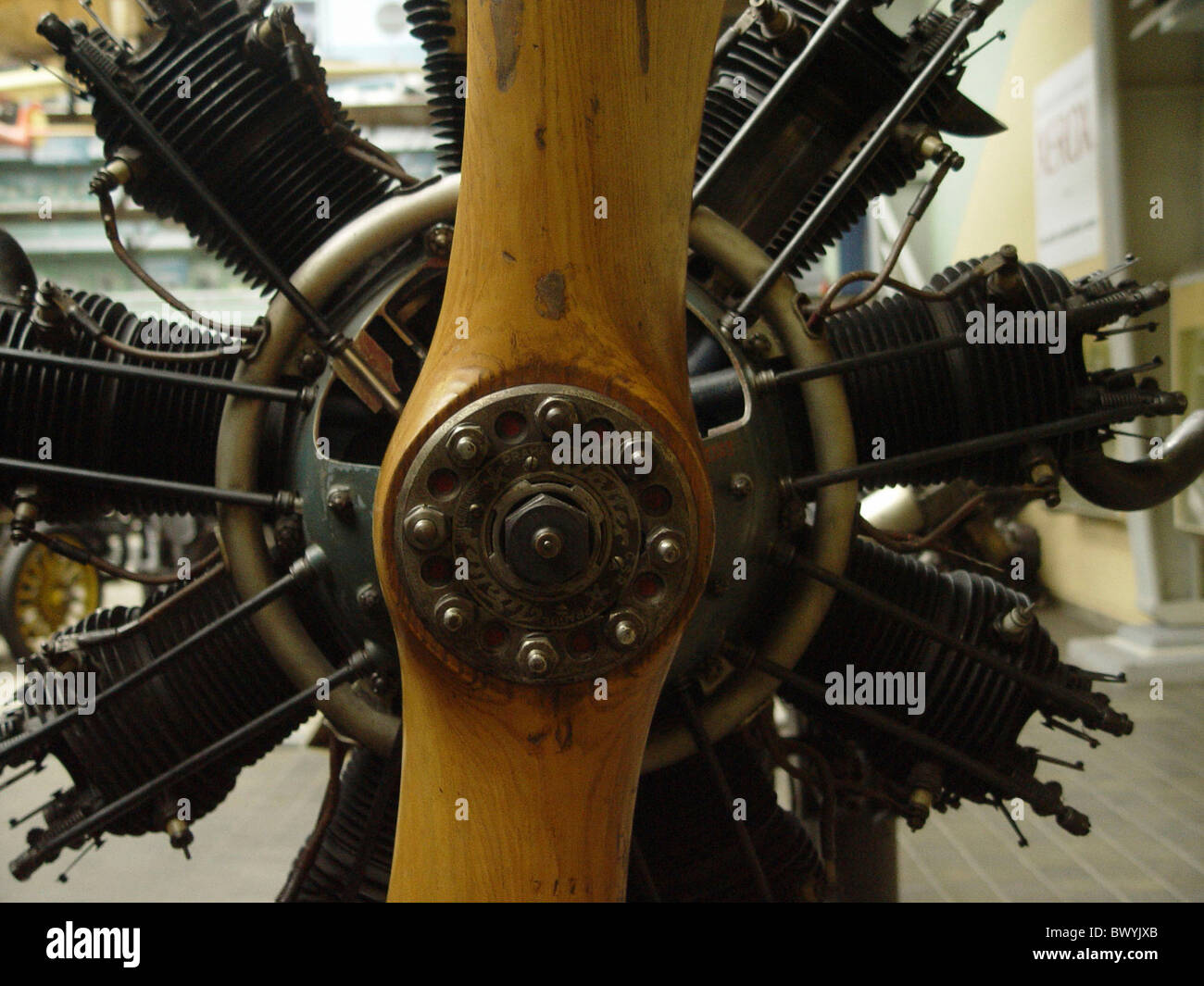 Volo aereo motore aereo interno in legno motore aviazione old-timer ...