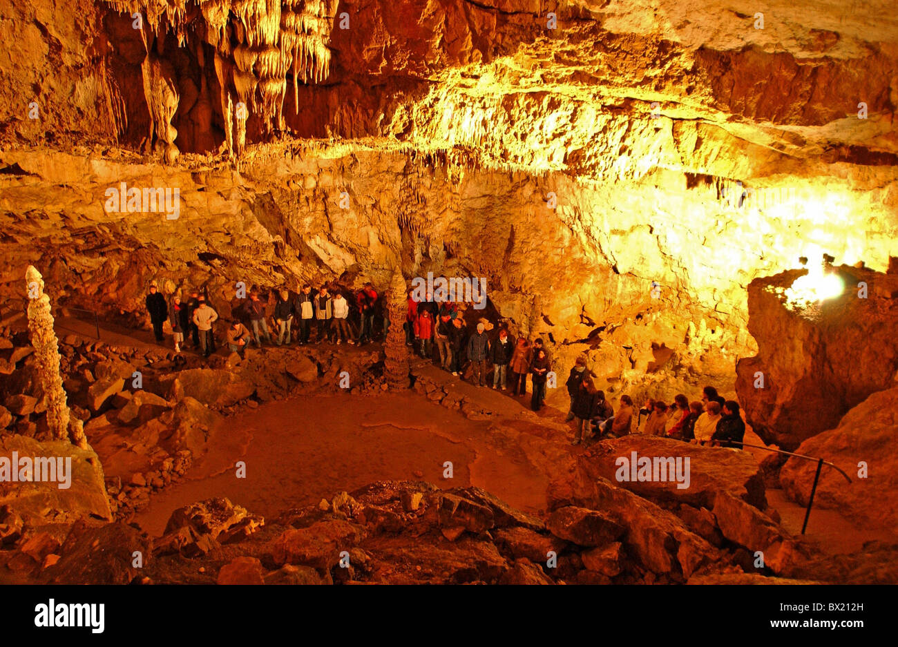 Cantone del Giura escursione in grotta Grottes de Réclère all'interno ...