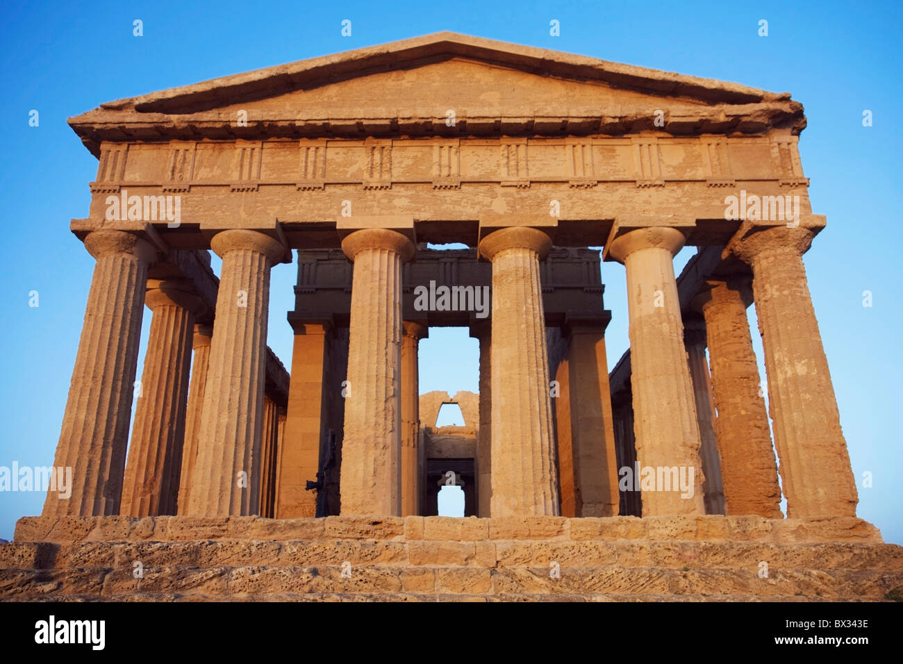 Tempio greco in stile dorico immagini e fotografie stock ad alta ...