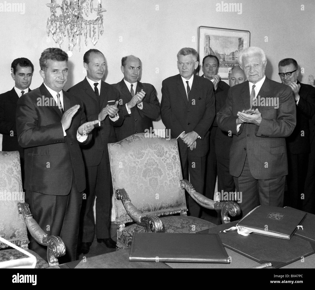 Nicolae ceausescu immagini e fotografie stock ad alta risoluzione - Alamy