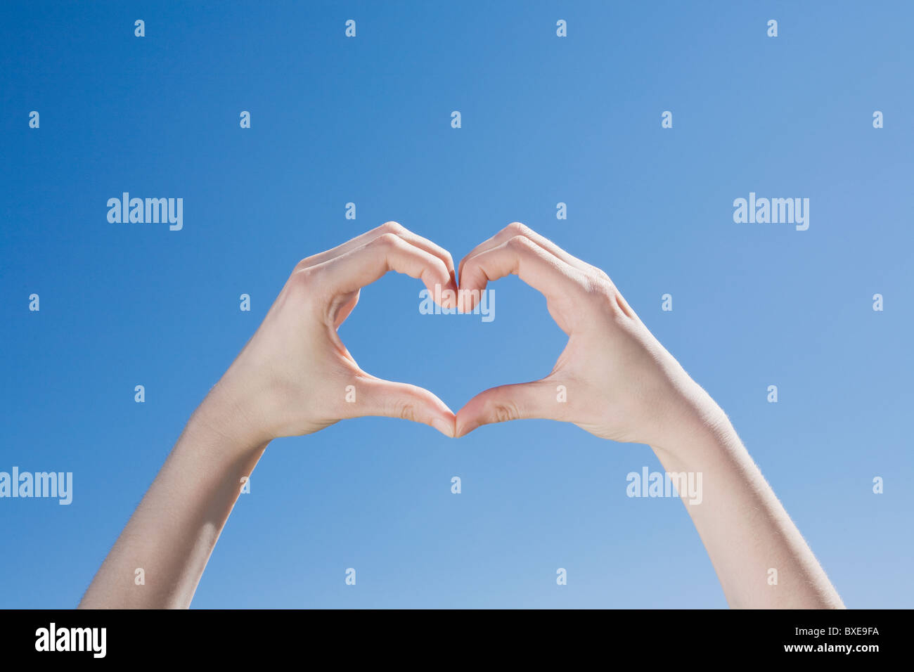 Formando un cuore immagini e fotografie stock ad alta risoluzione - Alamy