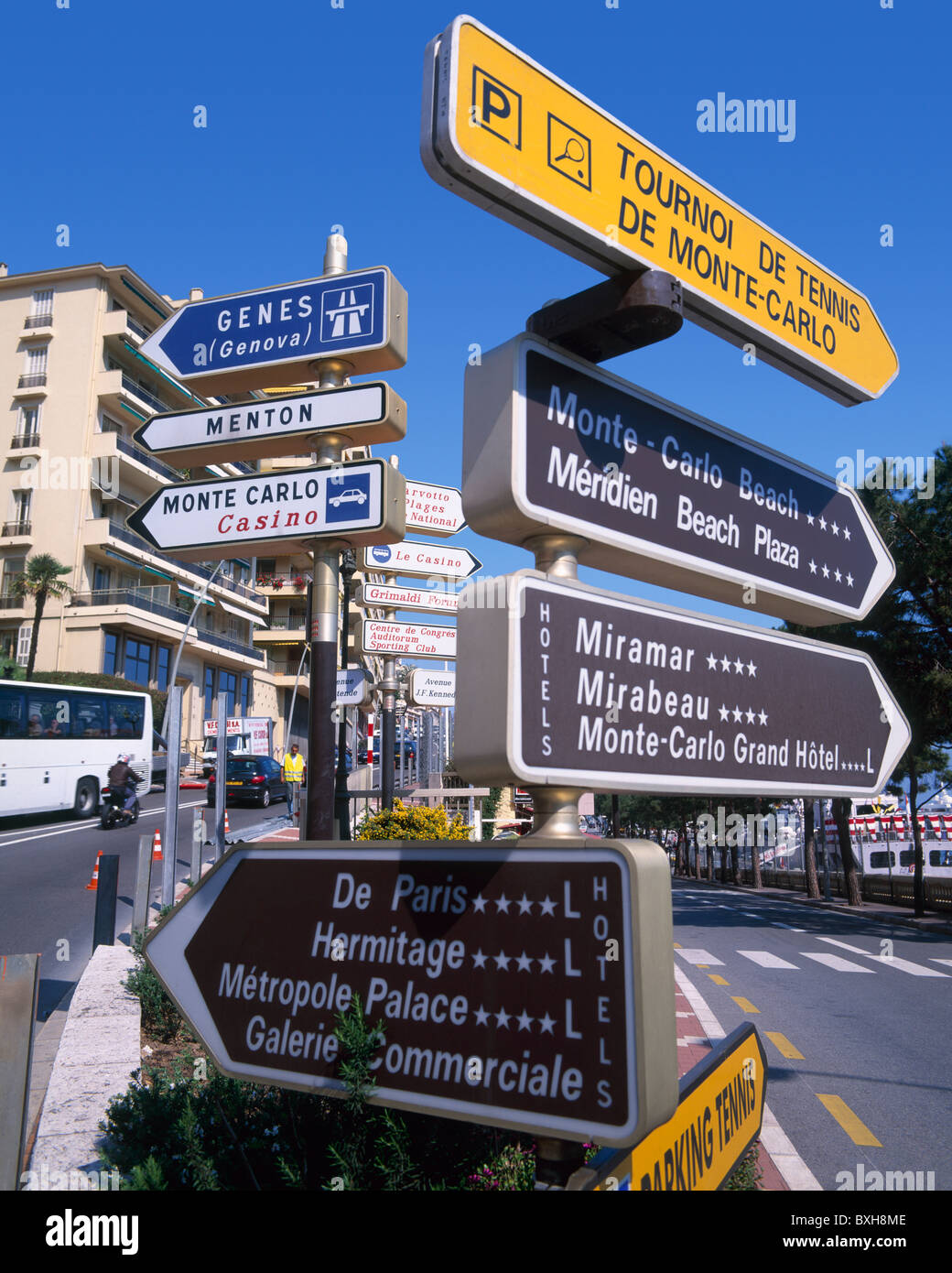 Road signs monte carlo monaco immagini e fotografie stock ad alta ...