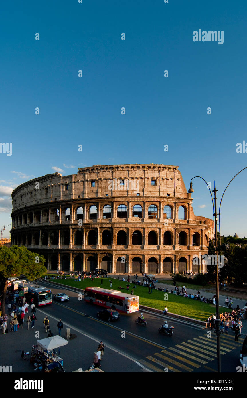 Colosseum rome colosseo vertical immagini e fotografie stock ad alta ...