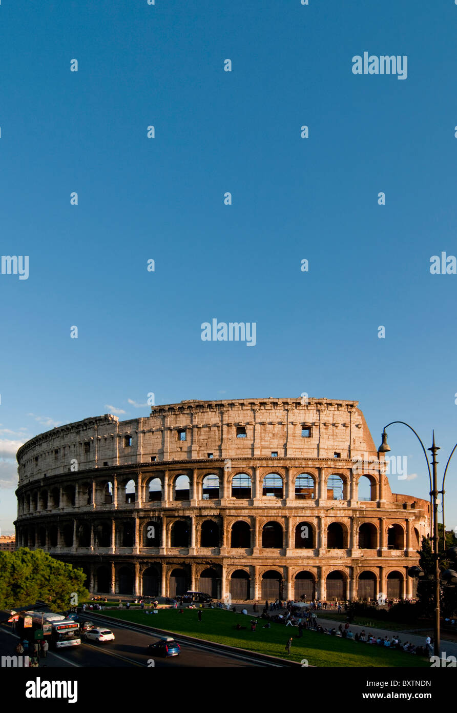 Colosseum rome colosseo vertical immagini e fotografie stock ad alta ...