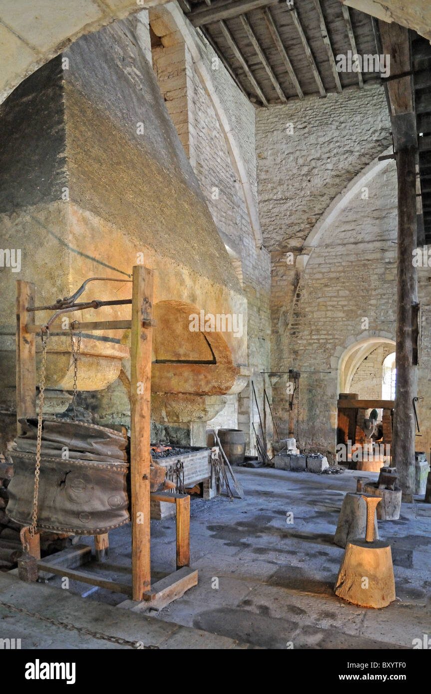 Forge bellows immagini e fotografie stock ad alta risoluzione - Alamy