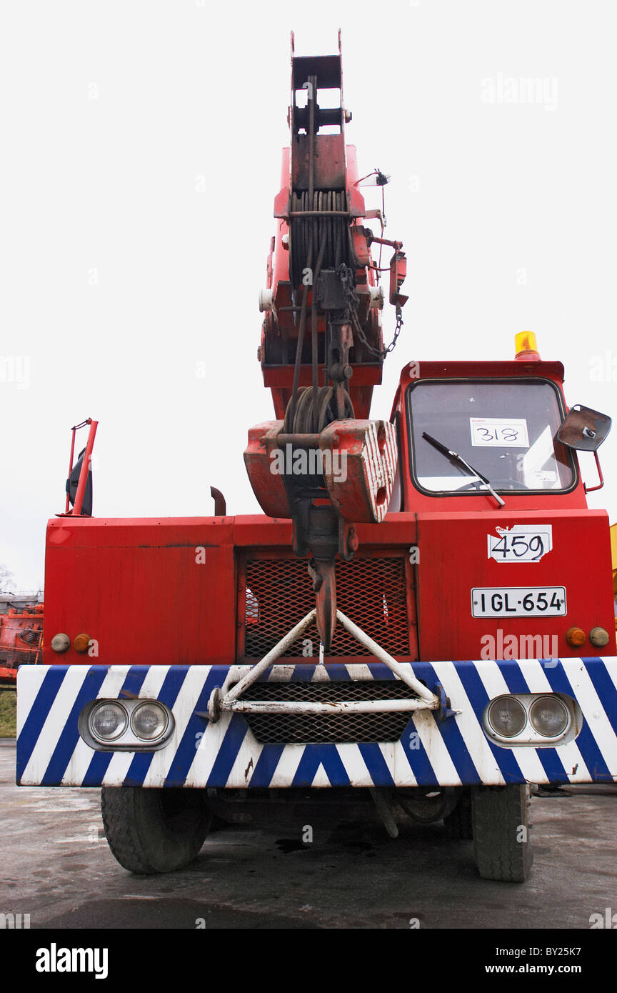 Gru mobile montata su camion immagini e fotografie stock ad alta ...