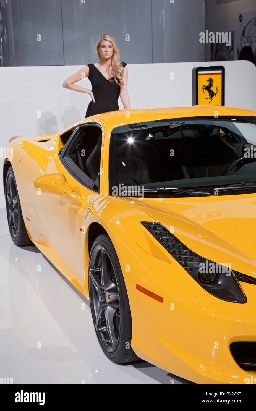 Yellow ferrari sports car immagini e fotografie stock ad alta ...
