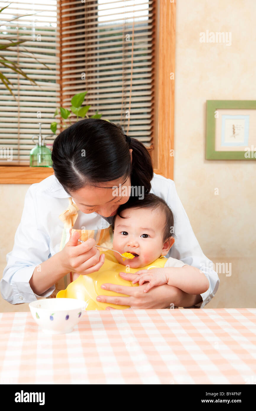 Mamma giapponese immagini e fotografie stock ad alta risoluzione - Alamy
