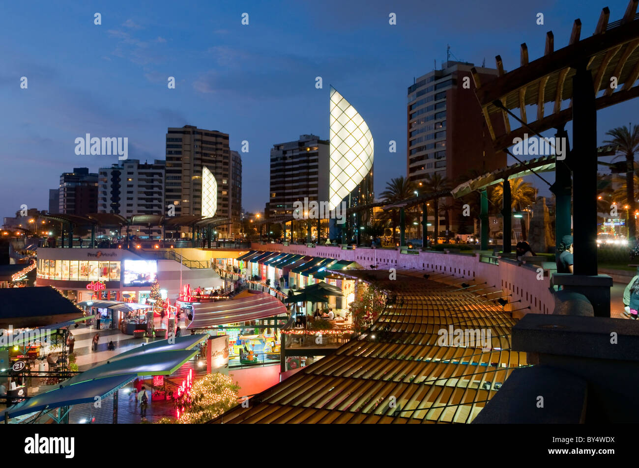 Larcomar shopping center lima peru immagini e fotografie stock ad alta ...