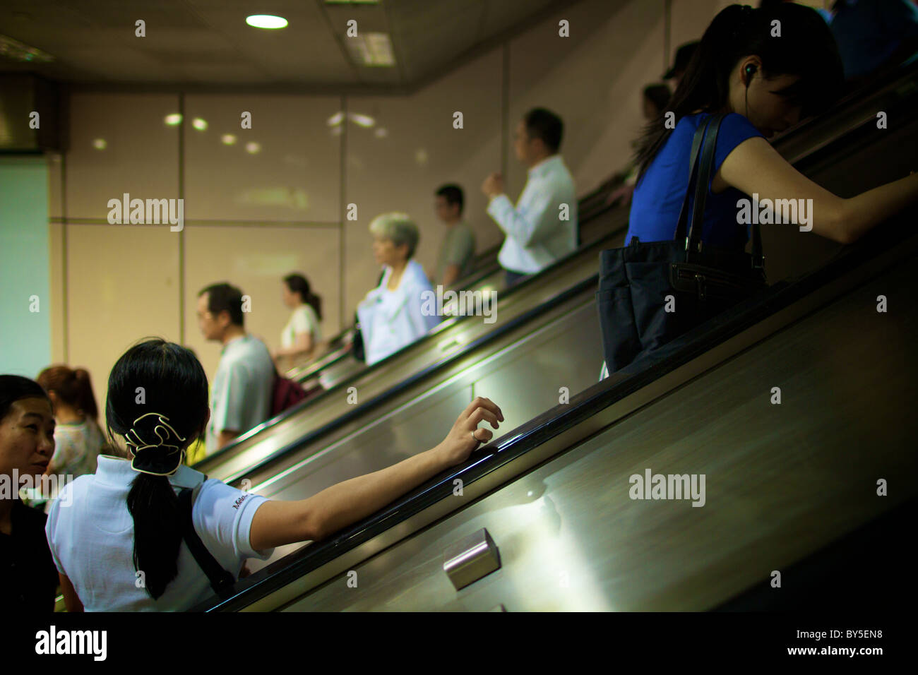Scala mobile della stazione ferroviaria immagini e fotografie stock ad ...