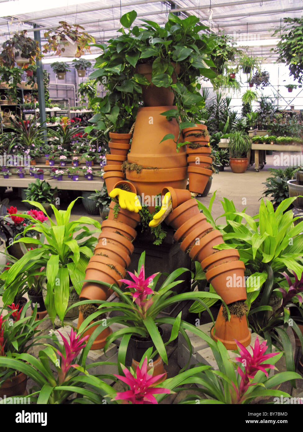 Contenitori per piante in terracotta contenitori da giardino immagini e fotografie stock ad alta ...