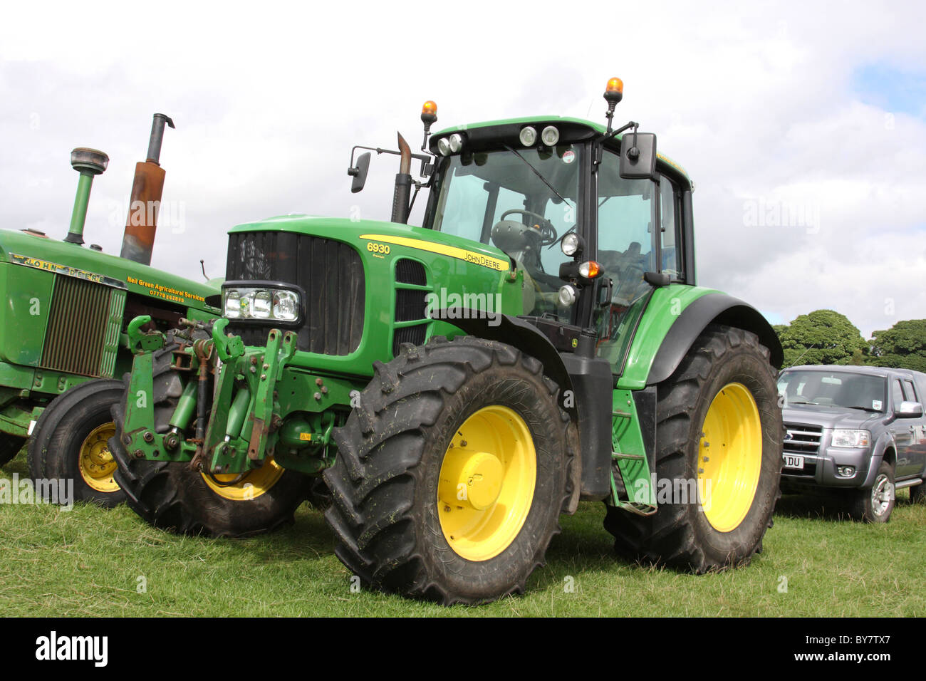 Trattori verdi john deere immagini e fotografie stock ad alta risoluzione - Alamy