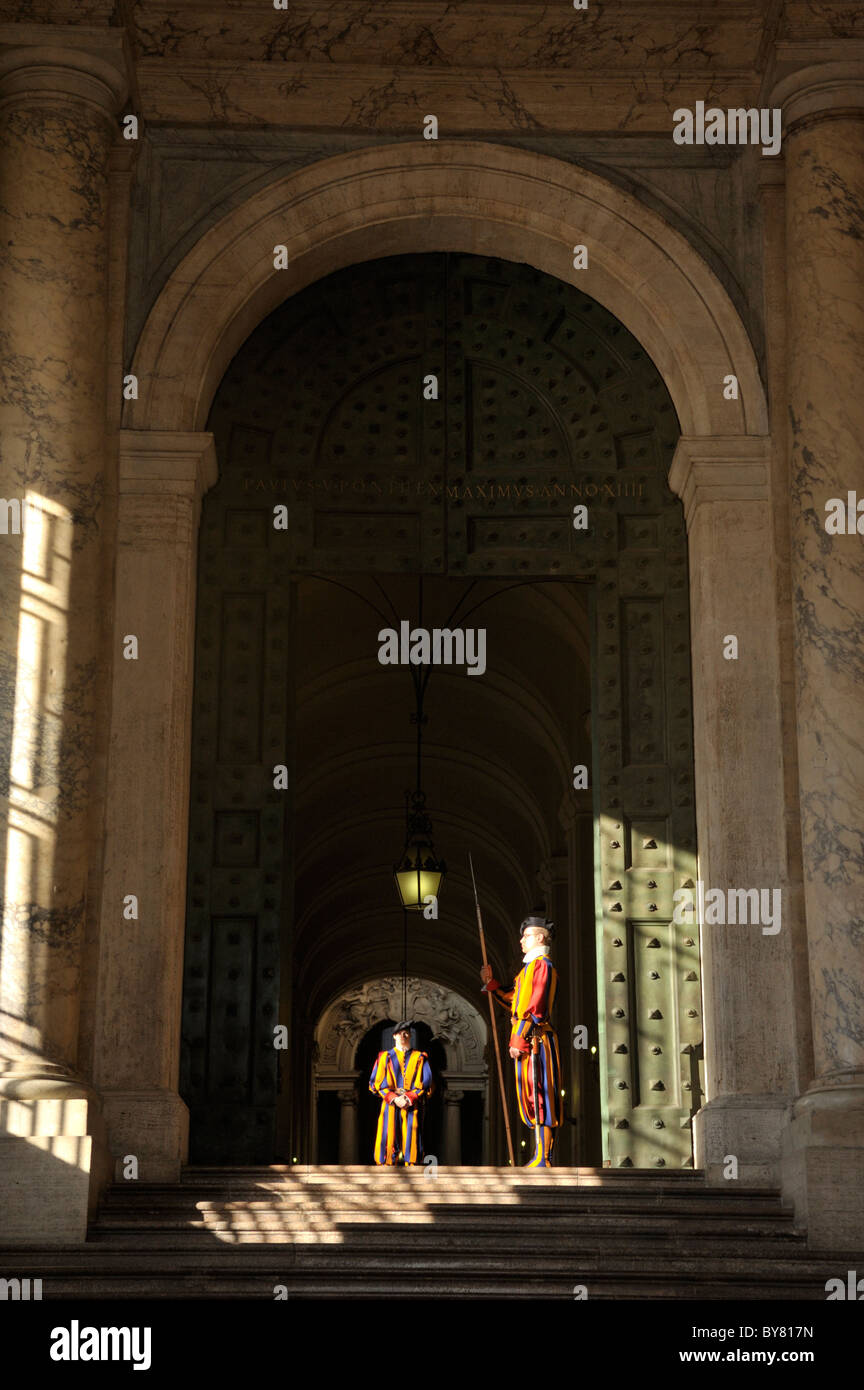 Guardie svizzere vaticano Immagini e Fotos Stock - Alamy