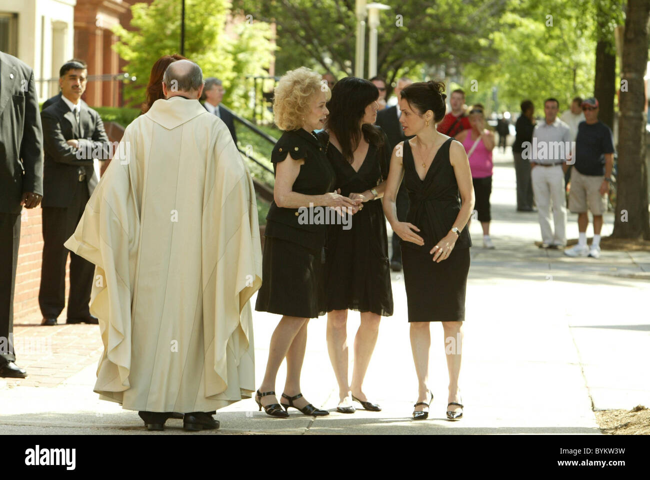 Maria Valenti con le sue figlie Alexandra Valenti e Courtenay Valenti i ...