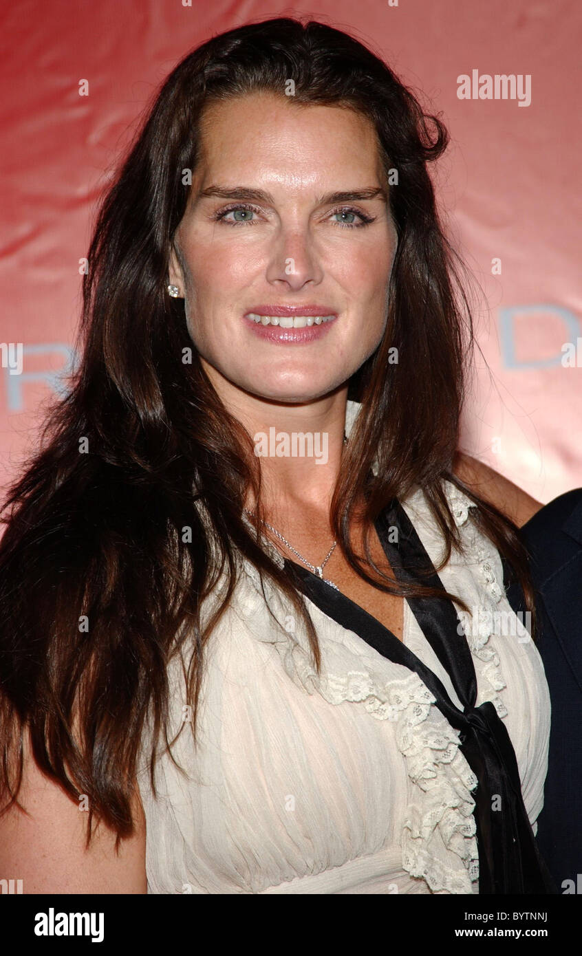 Brooke Shields leggendario gioielliere Garrard celebra l'apertura della ... Brooke Shields leggendario gioielliere Garrard celebra l'apertura della ...