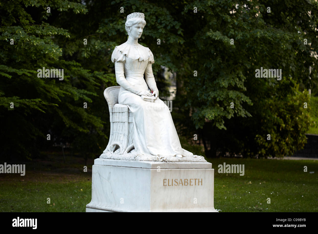 Statua di Imperatrice Elisabeth o Sissi a Merano o Merano, Alto Adige ...